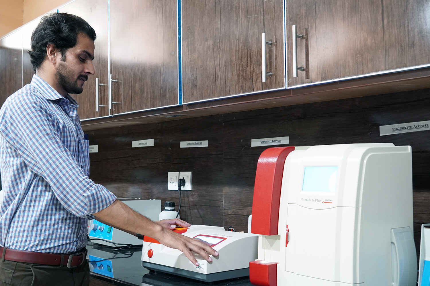 Faculty Members | Faculty of Engineering & Applied Sciences (FEAS ...